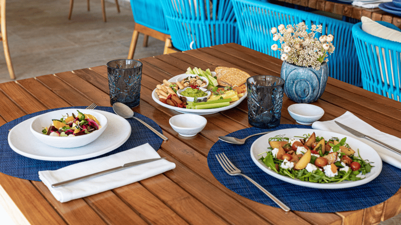 3 Tips to Prepare for Poolside Dining